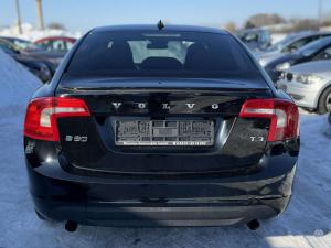 Black Volvo S60 2011 in Kretinga, with an engine capacity of 1.60 L and mileage of 236 thousand km for 5999 €, photo 5 on AUTOMOTO.COM.LV