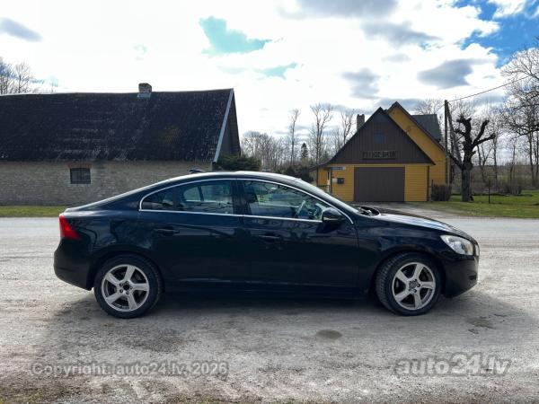 Melns Volvo S60 2011 Pērnava, ar dzinēja tilpumu 2.00 L un nobraukumu 307 tūkst. km par 6900 €, foto 3 vietnē AUTOMOTO.COM.LV