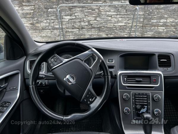 Melns Volvo S60 2011 Pērnava, ar dzinēja tilpumu 2.00 L un nobraukumu 307 tūkst. km par 6900 €, foto 6 vietnē AUTOMOTO.COM.LV