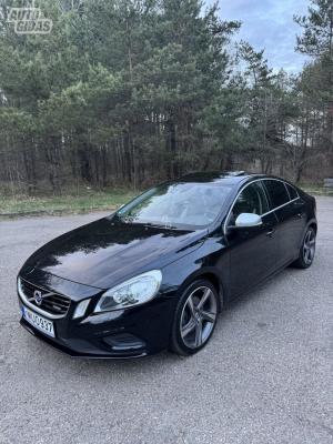 Melns Volvo S60 2011 Raseiniai, ar dzinēja tilpumu 2.00 L un nobraukumu 216 tūkst. km par 6500 €, foto  vietnē AUTOMOTO.COM.LV