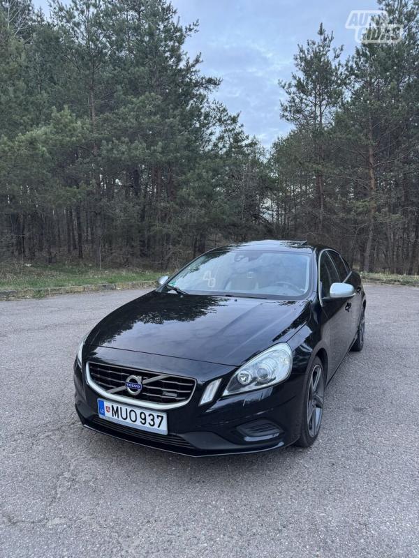 Black Volvo S60 2011 in Raseiniai, with an engine capacity of 2.00 L and mileage of 216 thousand km for 6500 €, photo 2 on AUTOMOTO.COM.LV
