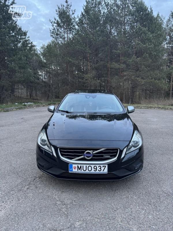 Black Volvo S60 2011 in Raseiniai, with an engine capacity of 2.00 L and mileage of 216 thousand km for 6500 €, photo 3 on AUTOMOTO.COM.LV