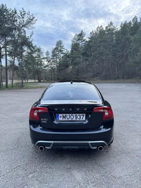 Black Volvo S60 2011 in Raseiniai, with an engine capacity of 2.00 L and mileage of 216 thousand km for 6500 €, photo 4 on AUTOMOTO.COM.LV