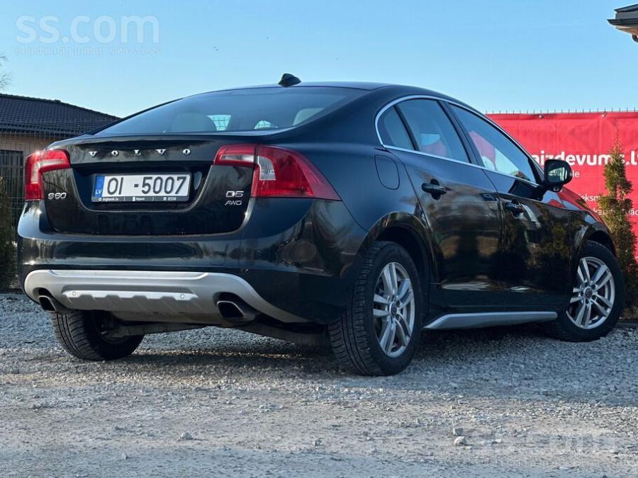 Melns Volvo S60 2011 Jelgava, ar dzinēja tilpumu 2.40 L un nobraukumu 0 tūkst. km par 6990 €, foto 5 vietnē AUTOMOTO.COM.LV