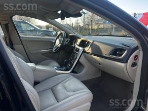Melns Volvo S60 2011 Jelgava, ar dzinēja tilpumu 2.40 L un nobraukumu 0 tūkst. km par 6990 €, foto 10 vietnē AUTOMOTO.COM.LV