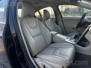 Melns Volvo S60 2011 Jelgava, ar dzinēja tilpumu 2.40 L un nobraukumu 0 tūkst. km par 6990 €, foto 11 vietnē AUTOMOTO.COM.LV