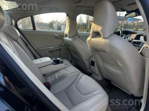 Melns Volvo S60 2011 Jelgava, ar dzinēja tilpumu 2.40 L un nobraukumu 0 tūkst. km par 6990 €, foto 13 vietnē AUTOMOTO.COM.LV