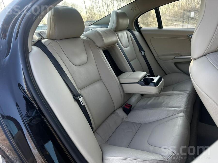 Melns Volvo S60 2011 Jelgava, ar dzinēja tilpumu 2.40 L un nobraukumu 0 tūkst. km par 6990 €, foto 14 vietnē AUTOMOTO.COM.LV