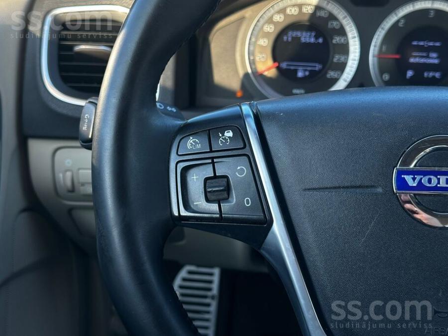 Melns Volvo S60 2011 Jelgava, ar dzinēja tilpumu 2.40 L un nobraukumu 0 tūkst. km par 6990 €, foto 29 vietnē AUTOMOTO.COM.LV