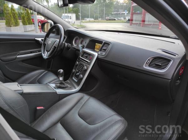 Black Volvo S60 2011 in Riga, with an engine capacity of 2.40 L and mileage of 0 thousand km for 6500 €, photo 7 on AUTOMOTO.COM.LV