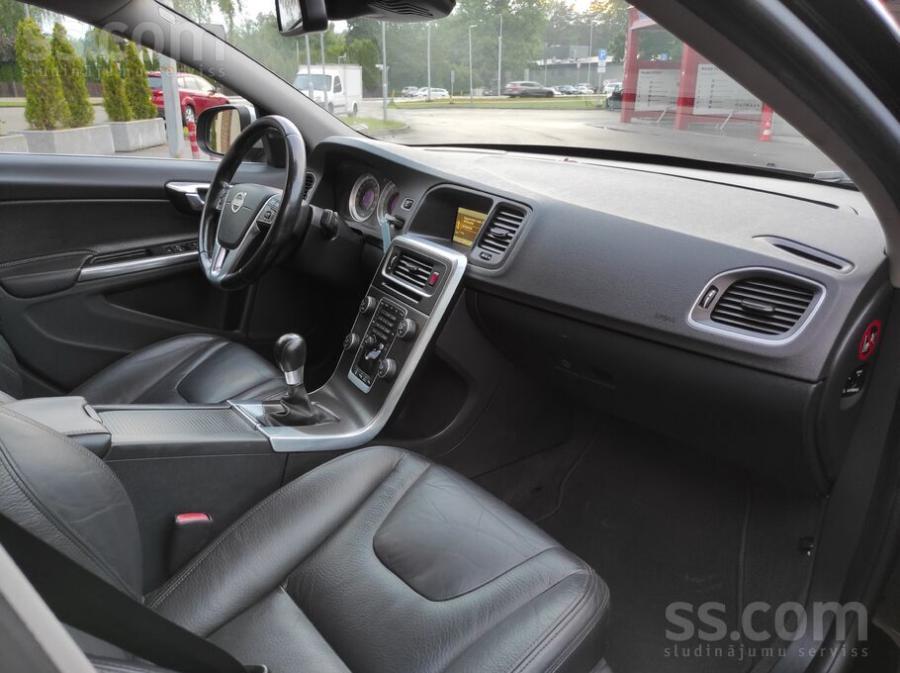 Black Volvo S60 2011 in Riga, with an engine capacity of 2.40 L and mileage of 0 thousand km for 6500 €, photo 8 on AUTOMOTO.COM.LV