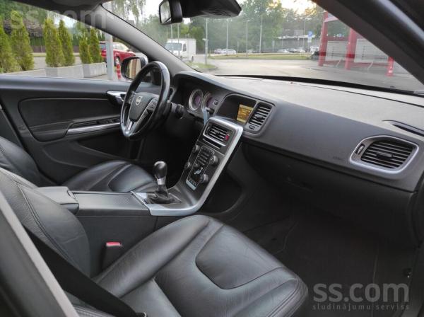 Black Volvo S60 2011 in Riga, with an engine capacity of 2.40 L and mileage of 0 thousand km for 6500 €, photo 8 on AUTOMOTO.COM.LV