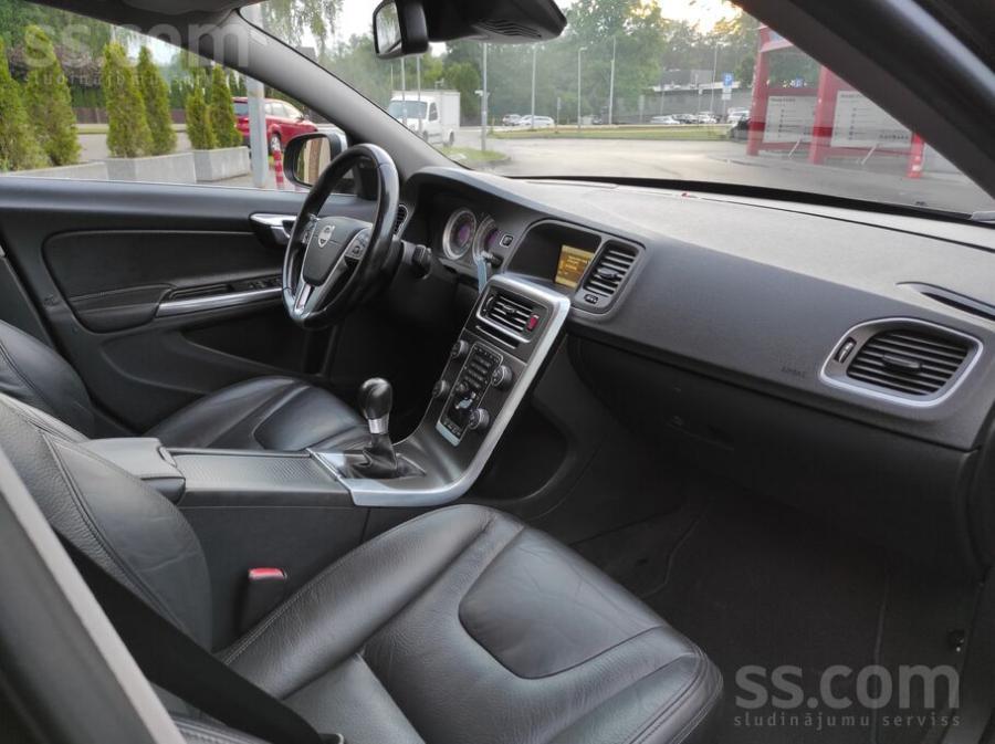 Black Volvo S60 2011 in Riga, with an engine capacity of 2.40 L and mileage of 0 thousand km for 6500 €, photo 9 on AUTOMOTO.COM.LV
