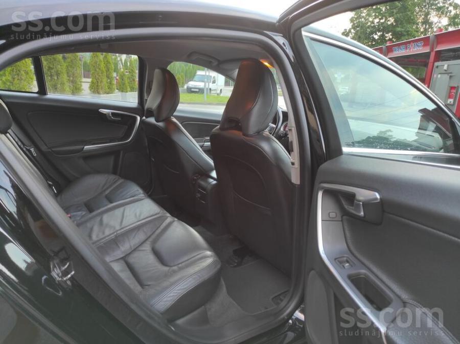 Black Volvo S60 2011 in Riga, with an engine capacity of 2.40 L and mileage of 0 thousand km for 6500 €, photo 10 on AUTOMOTO.COM.LV