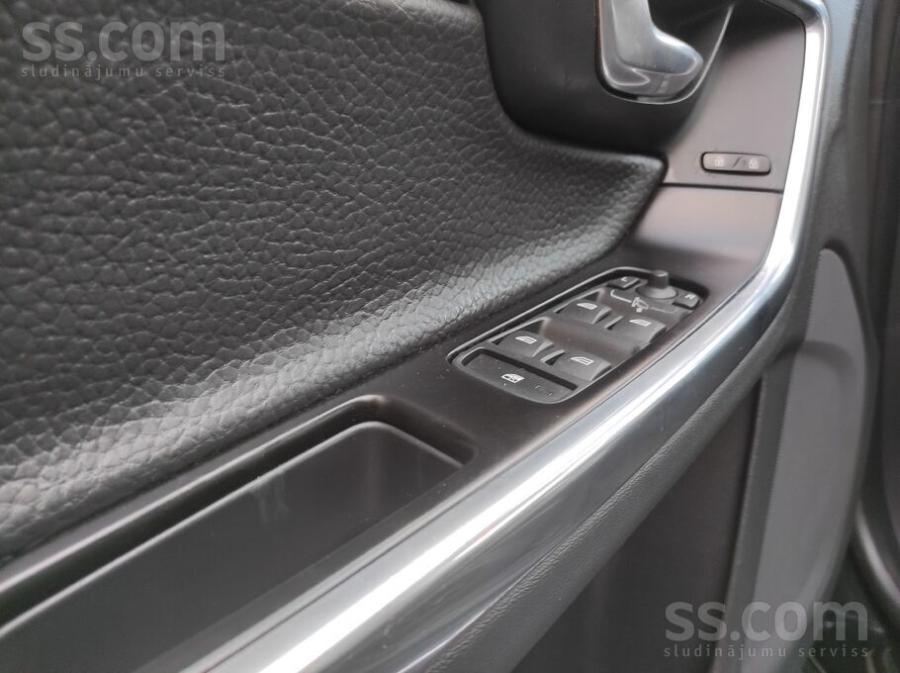 Black Volvo S60 2011 in Riga, with an engine capacity of 2.40 L and mileage of 0 thousand km for 6500 €, photo 13 on AUTOMOTO.COM.LV