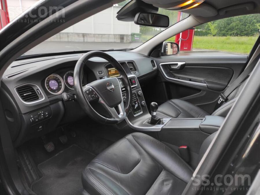 Black Volvo S60 2011 in Riga, with an engine capacity of 2.40 L and mileage of 0 thousand km for 6500 €, photo 15 on AUTOMOTO.COM.LV