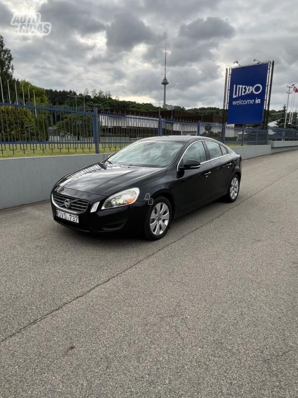 Melns Volvo S60 2011 Viļņa, ar dzinēja tilpumu 3.00 L un nobraukumu 209 tūkst. km par 5600 €, foto 1 vietnē AUTOMOTO.COM.LV