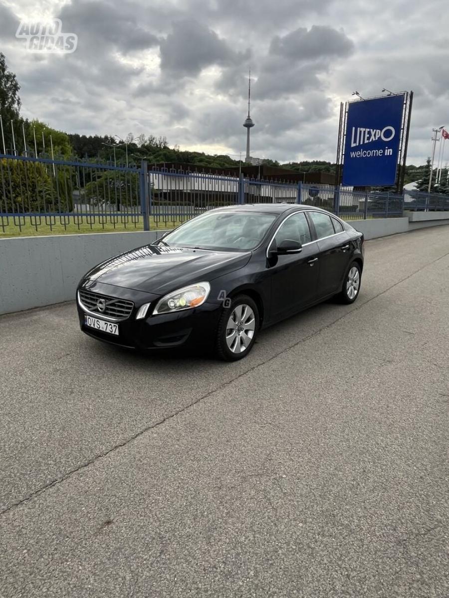Melns Volvo S60 2011 Viļņa, ar dzinēja tilpumu 3.00 L un nobraukumu 209 tūkst. km par 5600 €, foto 1 vietnē AUTOMOTO.COM.LV