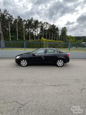 Melns Volvo S60 2011 Viļņa, ar dzinēja tilpumu 3.00 L un nobraukumu 209 tūkst. km par 5600 €, foto 3 vietnē AUTOMOTO.COM.LV