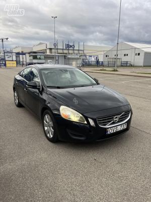 Melns Volvo S60 2011 Viļņa, ar dzinēja tilpumu 3.00 L un nobraukumu 209 tūkst. km par 5600 €, foto 4 vietnē AUTOMOTO.COM.LV