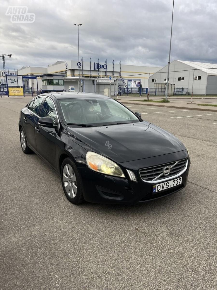 Melns Volvo S60 2011 Viļņa, ar dzinēja tilpumu 3.00 L un nobraukumu 209 tūkst. km par 5600 €, foto 4 vietnē AUTOMOTO.COM.LV