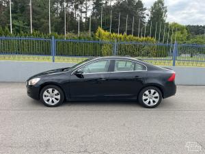 Melns Volvo S60 2011 Viļņa, ar dzinēja tilpumu 3.00 L un nobraukumu 209 tūkst. km par 5600 €, foto 5 vietnē AUTOMOTO.COM.LV