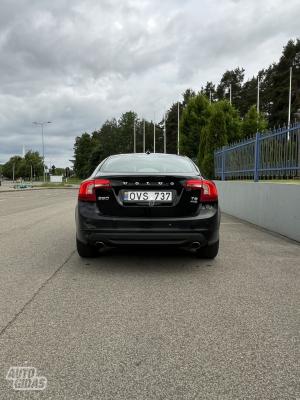 Melns Volvo S60 2011 Viļņa, ar dzinēja tilpumu 3.00 L un nobraukumu 209 tūkst. km par 5600 €, foto 7 vietnē AUTOMOTO.COM.LV