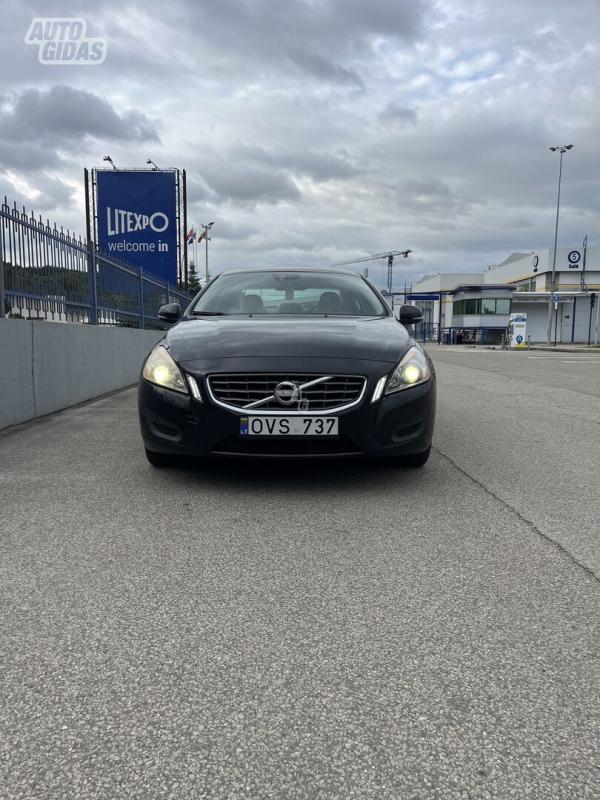 Melns Volvo S60 2011 Viļņa, ar dzinēja tilpumu 3.00 L un nobraukumu 209 tūkst. km par 5600 €, foto 7 vietnē AUTOMOTO.COM.LV