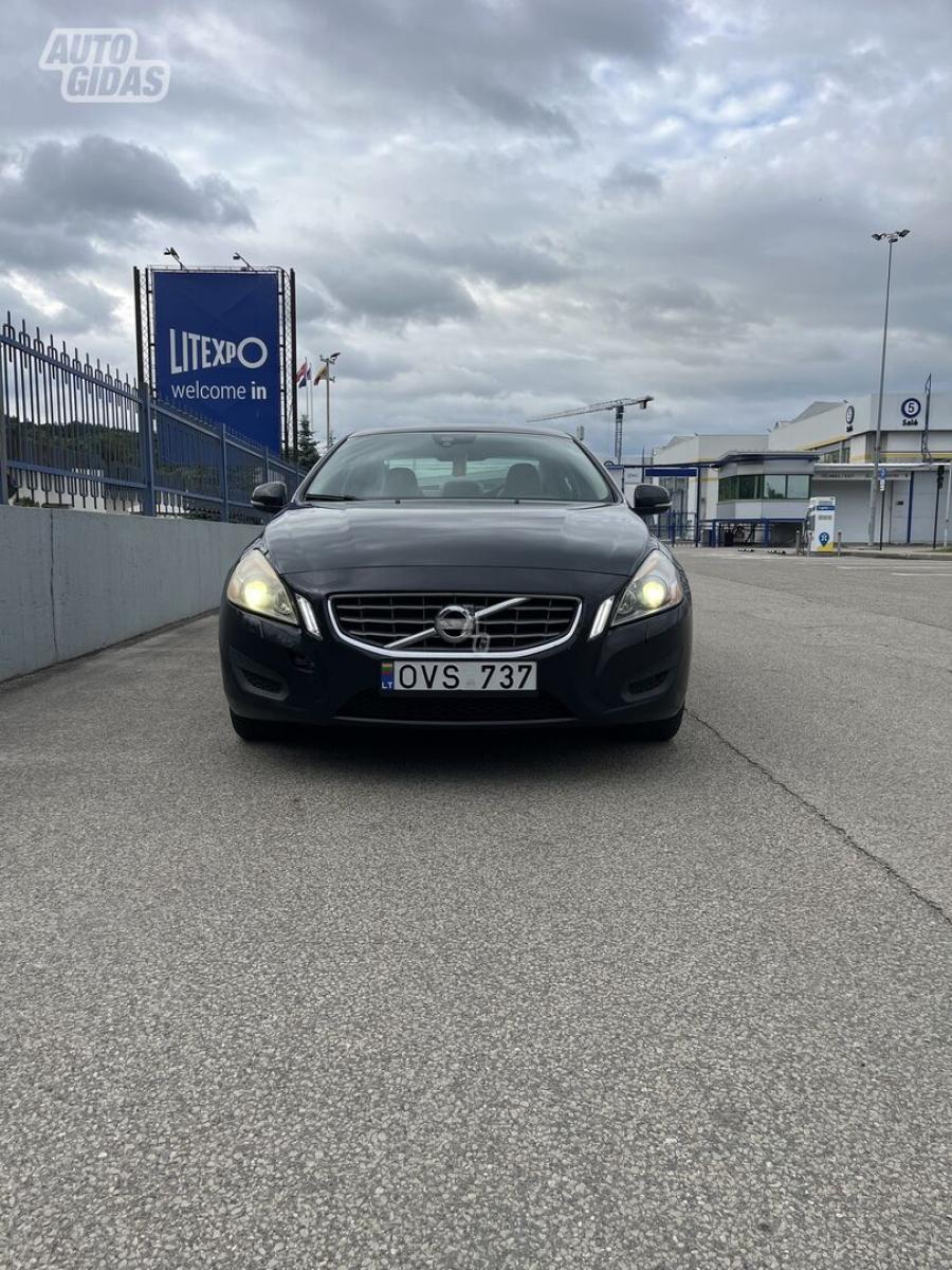 Melns Volvo S60 2011 Viļņa, ar dzinēja tilpumu 3.00 L un nobraukumu 209 tūkst. km par 5600 €, foto 8 vietnē AUTOMOTO.COM.LV