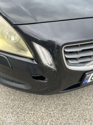 Melns Volvo S60 2011 Viļņa, ar dzinēja tilpumu 3.00 L un nobraukumu 209 tūkst. km par 5600 €, foto 13 vietnē AUTOMOTO.COM.LV
