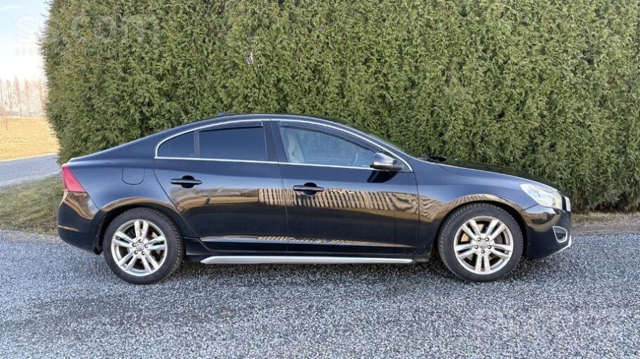 Melns Volvo S60 2011 Rīga, ar dzinēja tilpumu 2.40 L un nobraukumu 360 tūkst. km par 4990 €, foto 4 vietnē AUTOMOTO.COM.LV
