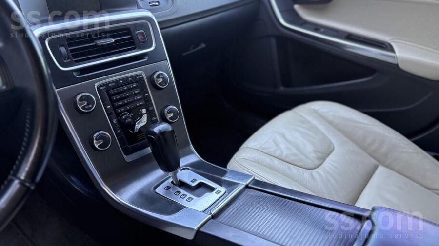 Melns Volvo S60 2011 Rīga, ar dzinēja tilpumu 2.40 L un nobraukumu 360 tūkst. km par 4990 €, foto 8 vietnē AUTOMOTO.COM.LV