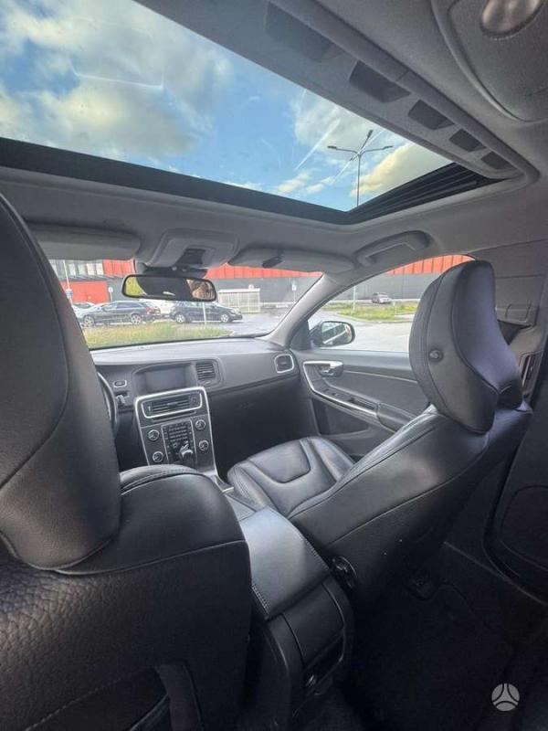 Melns Volvo S60 2011 Viļņa, ar dzinēja tilpumu 1.98 L un nobraukumu 234 tūkst. km par 6300 €, foto 10 vietnē AUTOMOTO.COM.LV