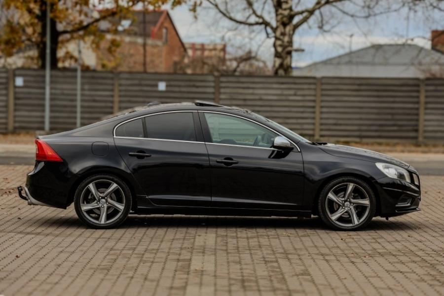 Melns Volvo S60 2011 Rīga, ar dzinēja tilpumu 1.60 L un nobraukumu 234 tūkst. km par 7350 €, foto 10 vietnē AUTOMOTO.COM.LV