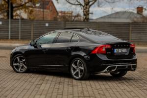 Melns Volvo S60 2011 Rīga, ar dzinēja tilpumu 1.60 L un nobraukumu 234 tūkst. km par 7350 €, foto 22 vietnē AUTOMOTO.COM.LV