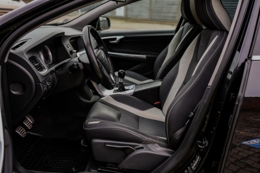 Melns Volvo S60 2011 Rīga, ar dzinēja tilpumu 1.60 L un nobraukumu 234 tūkst. km par 7350 €, foto 32 vietnē AUTOMOTO.COM.LV