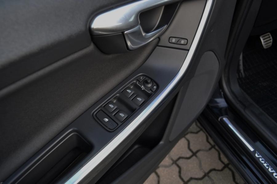 Melns Volvo S60 2011 Rīga, ar dzinēja tilpumu 1.60 L un nobraukumu 234 tūkst. km par 7350 €, foto 34 vietnē AUTOMOTO.COM.LV