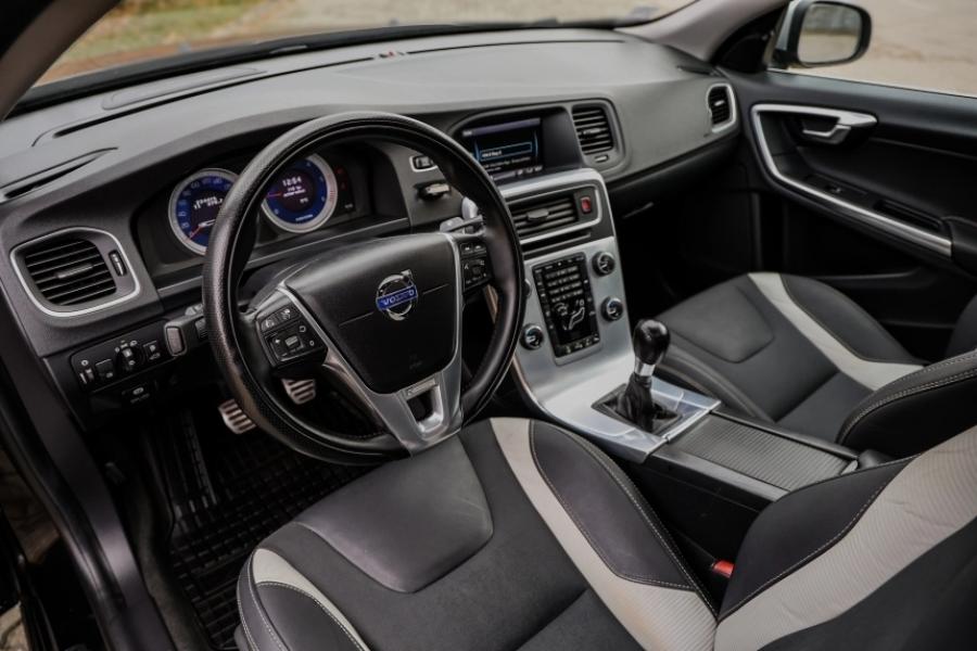 Melns Volvo S60 2011 Rīga, ar dzinēja tilpumu 1.60 L un nobraukumu 234 tūkst. km par 7350 €, foto 37 vietnē AUTOMOTO.COM.LV