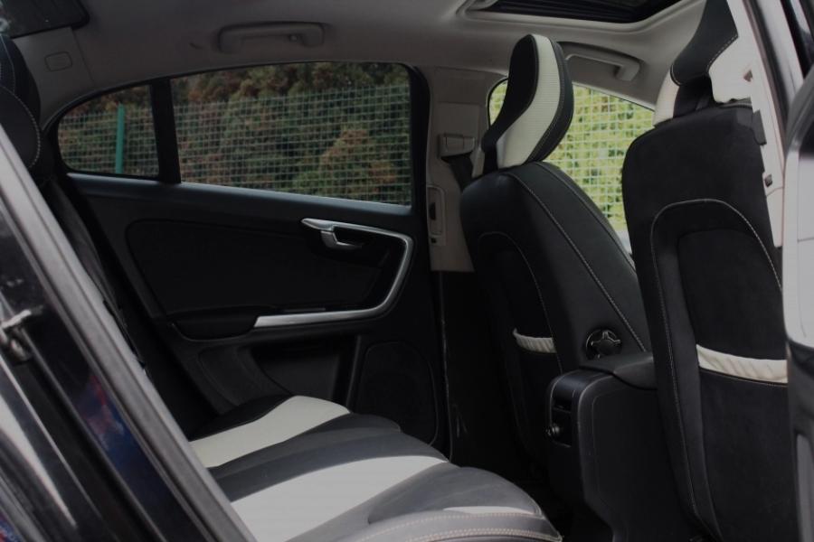 Melns Volvo S60 2011 Rīga, ar dzinēja tilpumu 1.60 L un nobraukumu 234 tūkst. km par 7350 €, foto 39 vietnē AUTOMOTO.COM.LV
