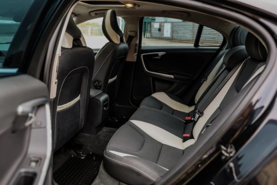 Melns Volvo S60 2011 Rīga, ar dzinēja tilpumu 1.60 L un nobraukumu 234 tūkst. km par 7350 €, foto 41 vietnē AUTOMOTO.COM.LV
