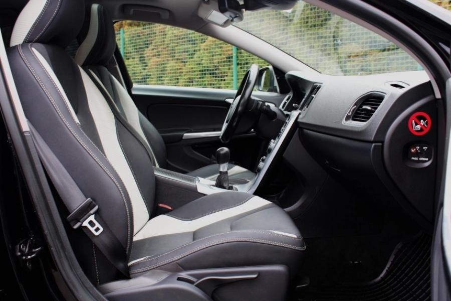 Melns Volvo S60 2011 Rīga, ar dzinēja tilpumu 1.60 L un nobraukumu 234 tūkst. km par 7350 €, foto 46 vietnē AUTOMOTO.COM.LV