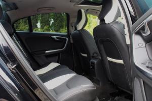 Melns Volvo S60 2011 Rīga, ar dzinēja tilpumu 1.60 L un nobraukumu 234 tūkst. km par 7350 €, foto 48 vietnē AUTOMOTO.COM.LV