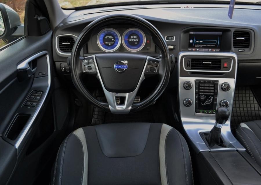 Melns Volvo S60 2011 Rīga, ar dzinēja tilpumu 1.60 L un nobraukumu 234 tūkst. km par 7350 €, foto 51 vietnē AUTOMOTO.COM.LV