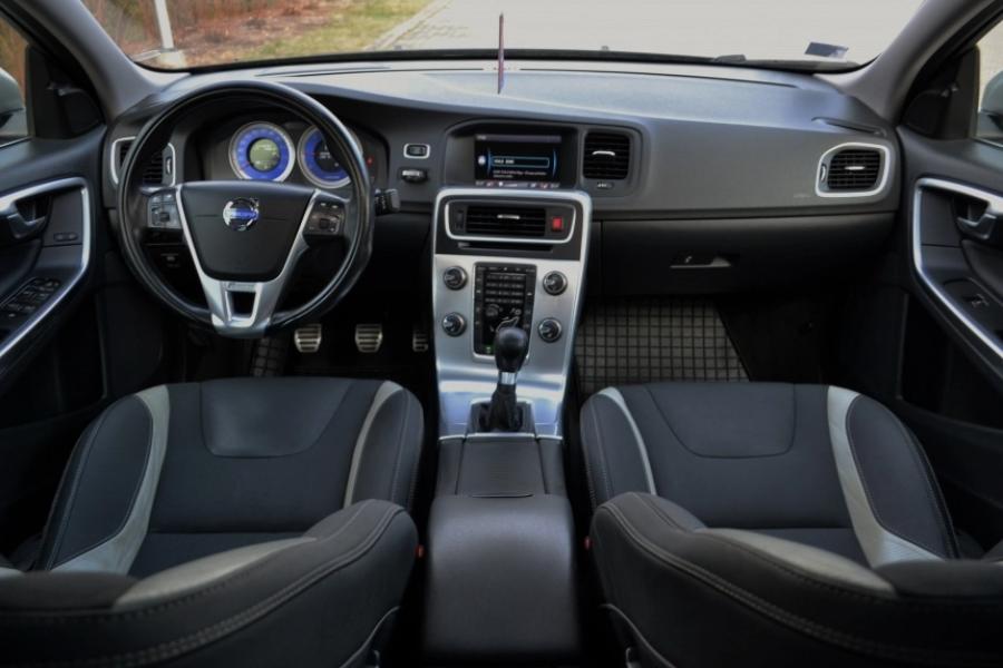 Melns Volvo S60 2011 Rīga, ar dzinēja tilpumu 1.60 L un nobraukumu 234 tūkst. km par 7350 €, foto 55 vietnē AUTOMOTO.COM.LV