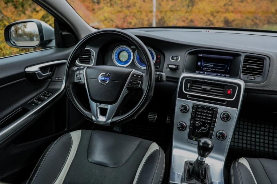 Melns Volvo S60 2011 Rīga, ar dzinēja tilpumu 1.60 L un nobraukumu 234 tūkst. km par 7350 €, foto 60 vietnē AUTOMOTO.COM.LV