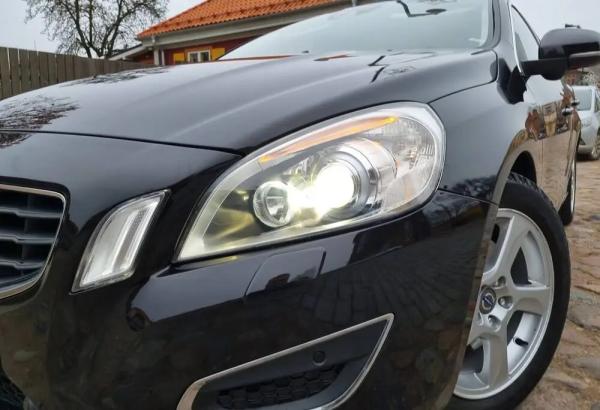 Black Volvo S60 2011 in Jelgava, with an engine capacity of 2.40 L and mileage of 217 thousand km for 10 €, photo 1 on AUTOMOTO.COM.LV