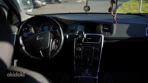 Black Volvo S60 2011 in Tallinn, with an engine capacity of 2.40 L and mileage of 193 thousand km for 9200 €, photo 5 on AUTOMOTO.COM.LV