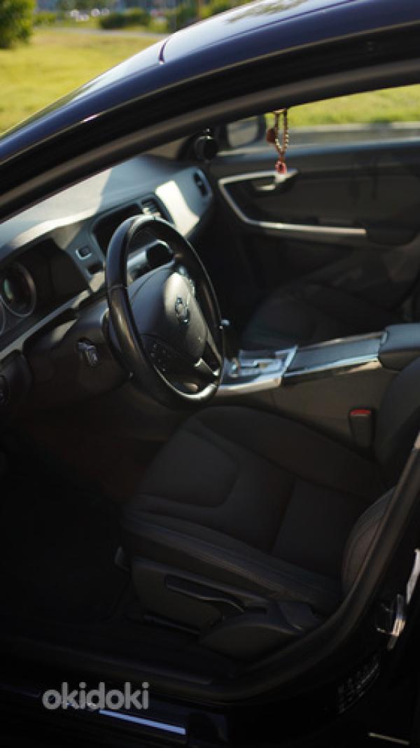 Black Volvo S60 2011 in Tallinn, with an engine capacity of 2.40 L and mileage of 193 thousand km for 9200 €, photo 6 on AUTOMOTO.COM.LV