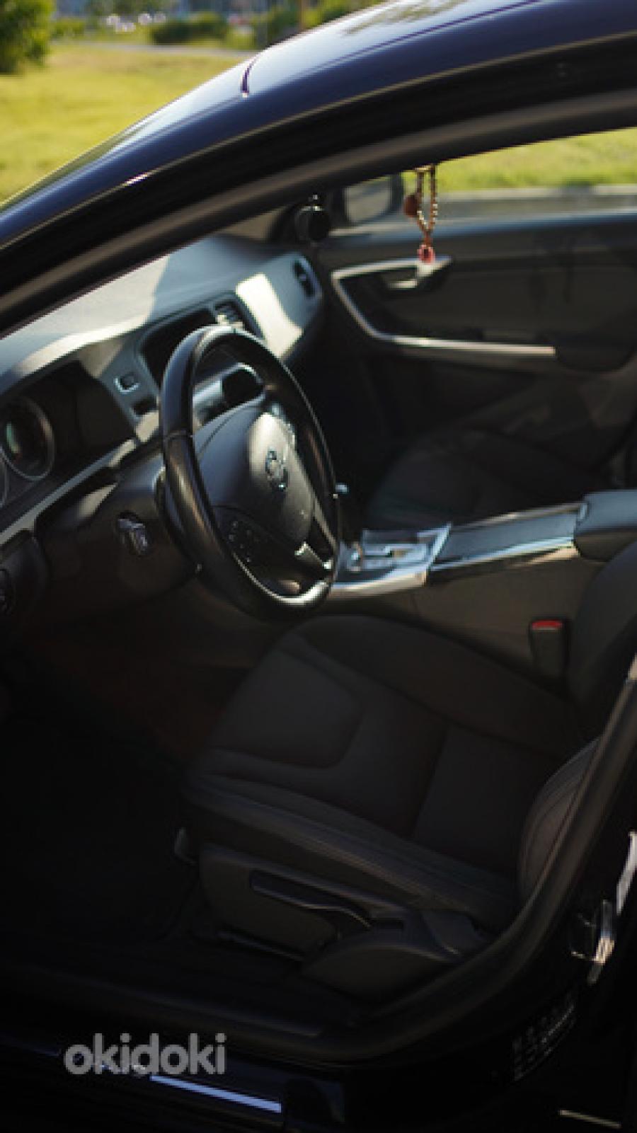 Black Volvo S60 2011 in Tallinn, with an engine capacity of 2.40 L and mileage of 193 thousand km for 9200 €, photo 7 on AUTOMOTO.COM.LV