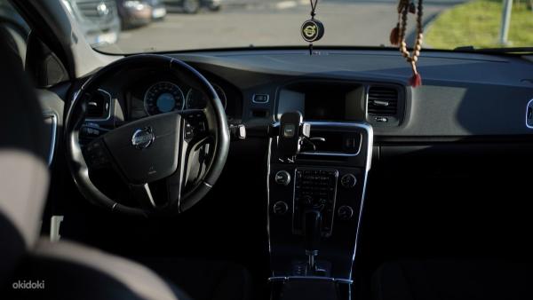 Black Volvo S60 2011 in Tallinn, with an engine capacity of 2.40 L and mileage of 193 thousand km for 9200 €, photo 10 on AUTOMOTO.COM.LV